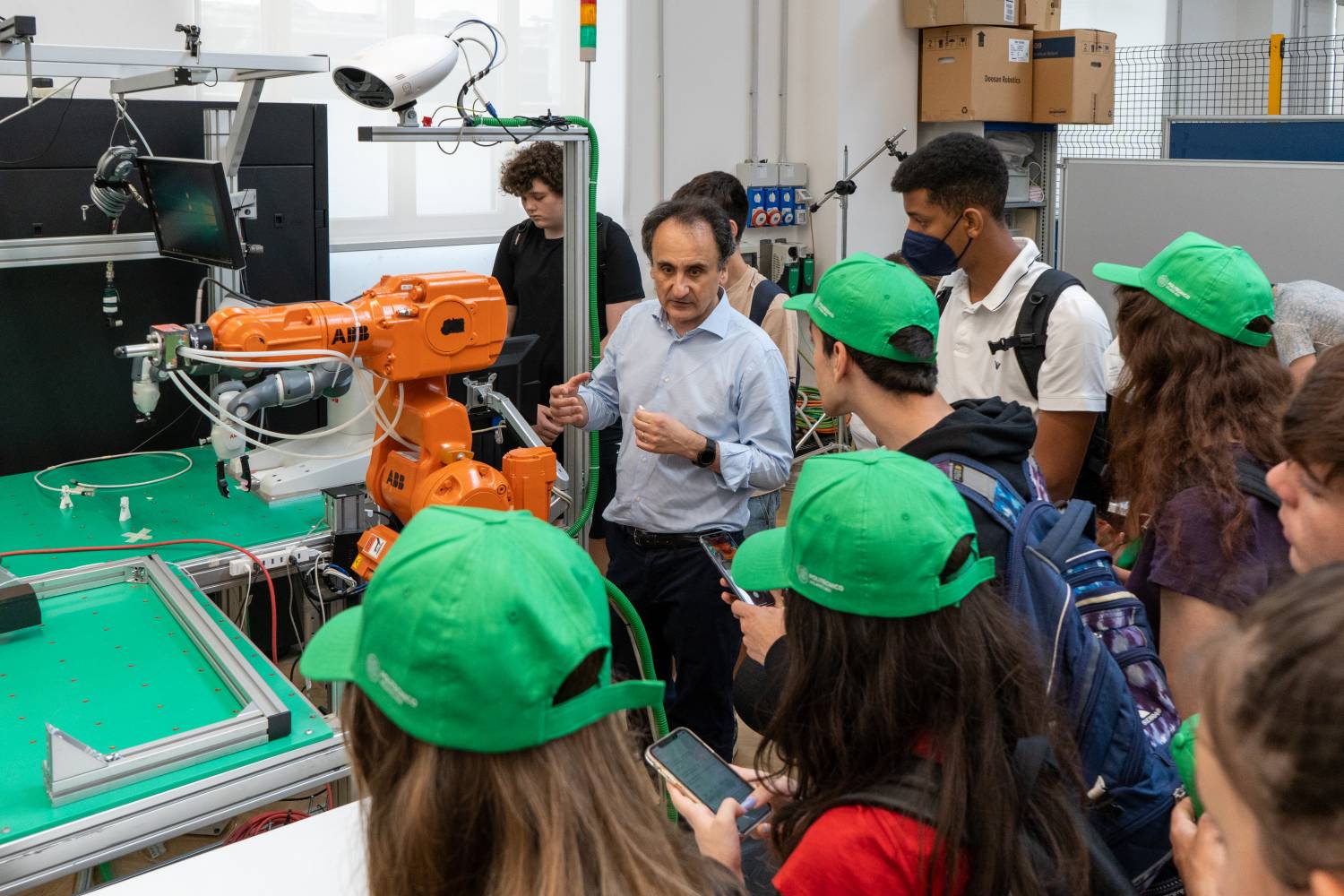 Robotics: the art of intelligent motion - TechCamp